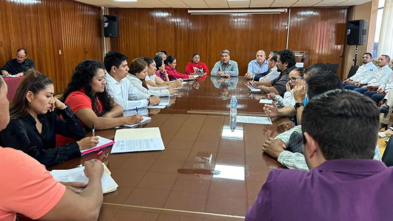 Docentes toman el IEBEM