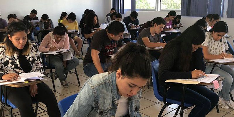 Mil 500 buscan entrar a la UPEMOR - 24 Morelos